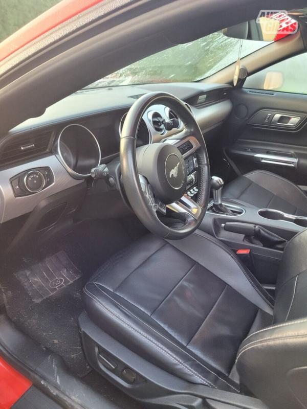 Sarkans Ford Mustang 2023 Šauļi, ar dzinēja tilpumu 2.30 L un nobraukumu 70 tūkst. km par 27000 €, foto  vietnē AUTOMOTO.COM.LV