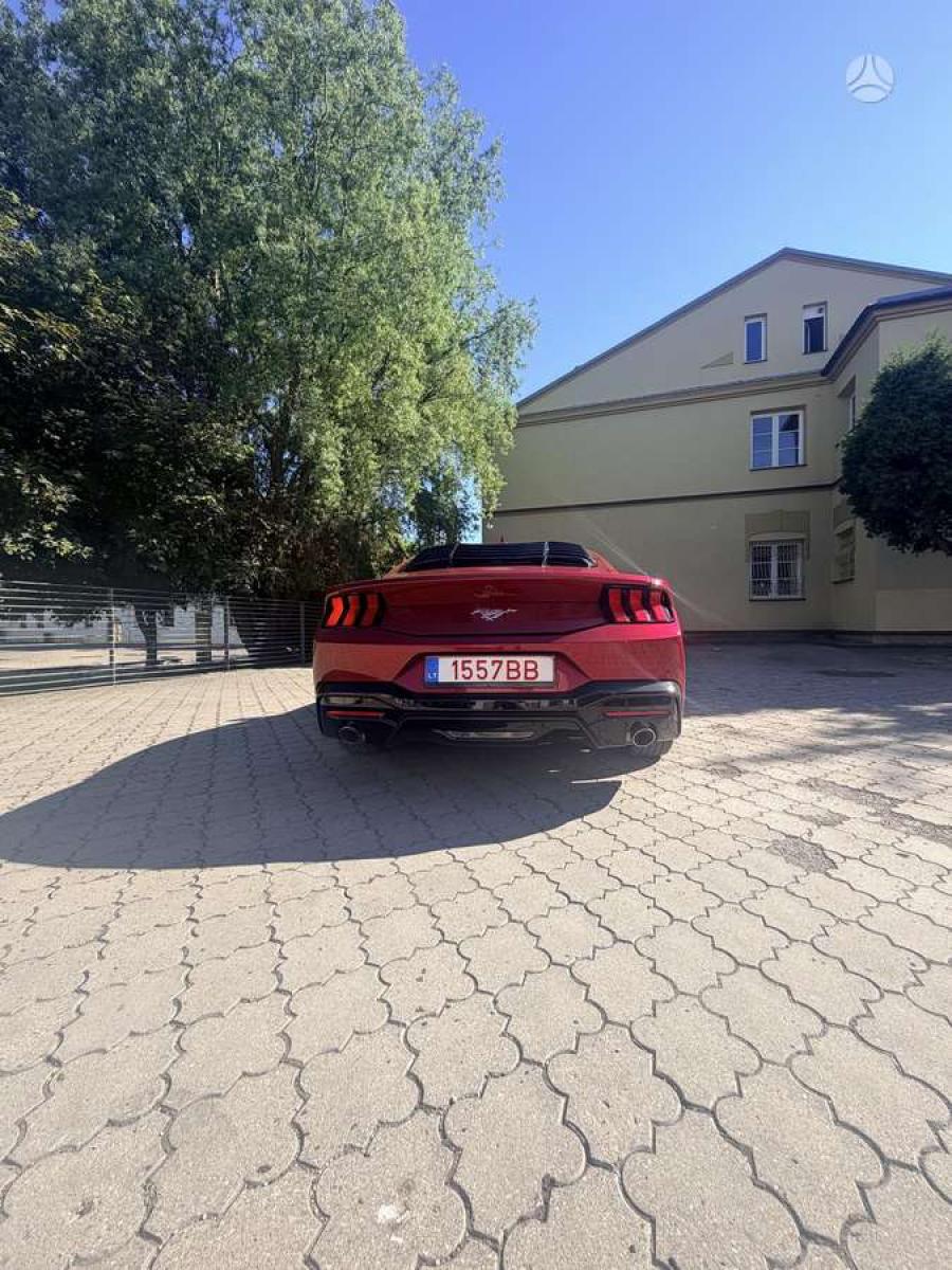Red Ford Mustang 2024 in Kedainiai, with an engine capacity of 2.25 L and mileage of 21 thousand km for 30999 €, photo 5 on AUTOMOTO.COM.LV