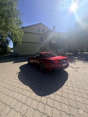 Red Ford Mustang 2024 in Kedainiai, with an engine capacity of 2.25 L and mileage of 21 thousand km for 30999 €, photo 8 on AUTOMOTO.COM.LV