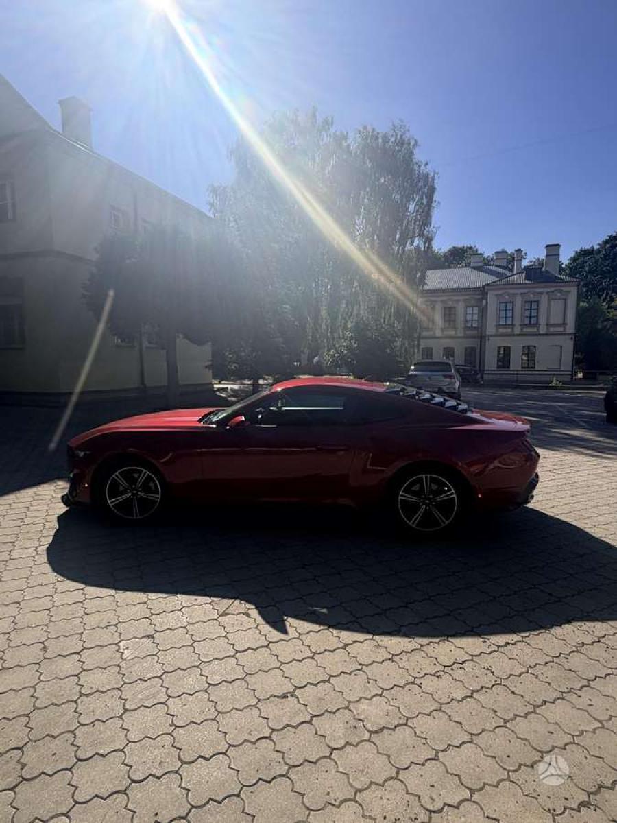 Red Ford Mustang 2024 in Kedainiai, with an engine capacity of 2.25 L and mileage of 21 thousand km for 30999 €, photo 12 on AUTOMOTO.COM.LV