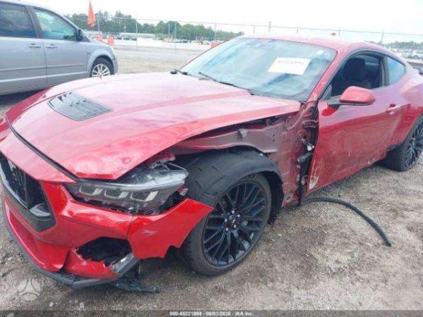 Sarkans Ford Mustang 2024 Klaipėda, ar dzinēja tilpumu 4.95 L un nobraukumu 60 tūkst. km par 15000 €, foto 6 vietnē AUTOMOTO.COM.LV