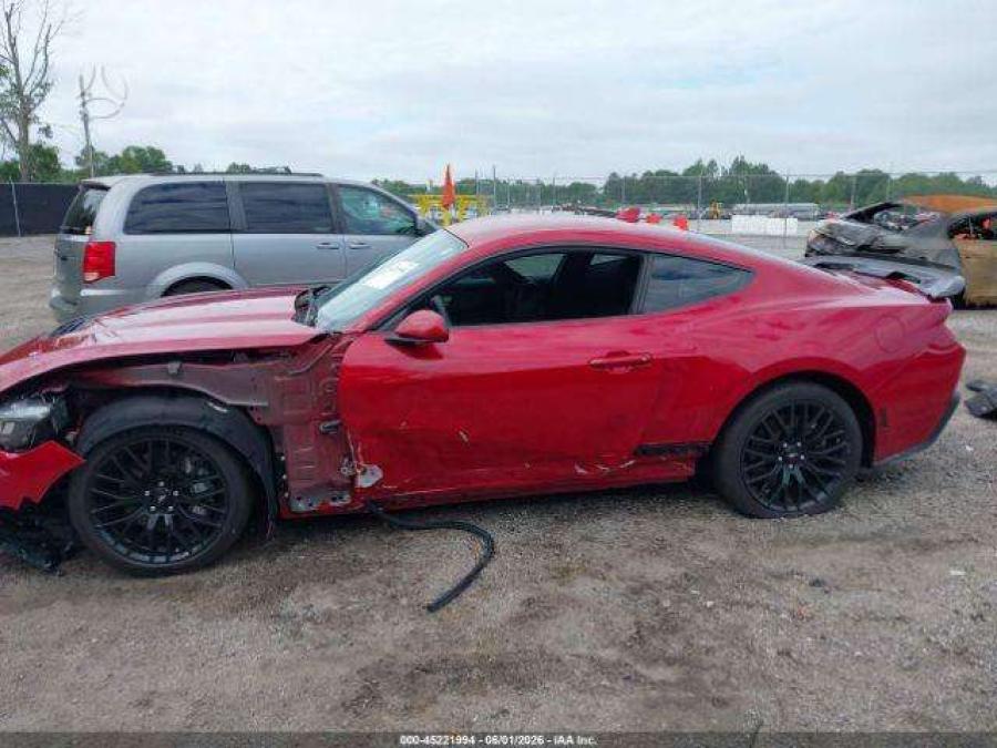 Sarkans Ford Mustang 2024 Klaipėda, ar dzinēja tilpumu 4.95 L un nobraukumu 60 tūkst. km par 15000 €, foto 16 vietnē AUTOMOTO.COM.LV