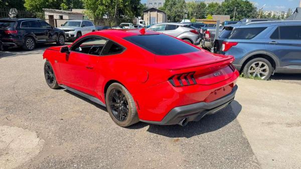 Red Ford Mustang 2024 in Ukmerge, with an engine capacity of 5.04 L and mileage of 62 thousand km for 23999 €, photo 1 on AUTOMOTO.COM.LV