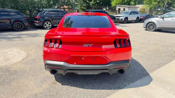 Red Ford Mustang 2024 in Ukmerge, with an engine capacity of 5.04 L and mileage of 62 thousand km for 23999 €, photo 2 on AUTOMOTO.COM.LV