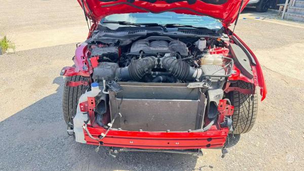 Red Ford Mustang 2024 in Ukmerge, with an engine capacity of 5.04 L and mileage of 62 thousand km for 23999 €, photo 7 on AUTOMOTO.COM.LV