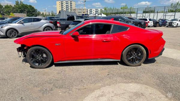 Red Ford Mustang 2024 in Ukmerge, with an engine capacity of 5.04 L and mileage of 62 thousand km for 23999 €, photo 10 on AUTOMOTO.COM.LV