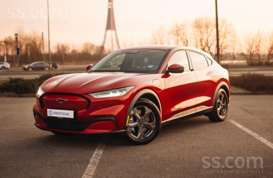 Red Ford Mustang 2021 in Riga, with an engine capacity of 0.00 L and mileage of 98 thousand km for 21400 €, photo 2 on AUTOMOTO.COM.LV