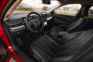 Red Ford Mustang 2021 in Riga, with an engine capacity of 0.00 L and mileage of 98 thousand km for 23900 €, photo 12 on AUTOMOTO.COM.LV