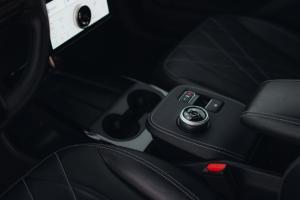 Red Ford Mustang 2021 in Riga, with an engine capacity of 0.00 L and mileage of 98 thousand km for 23900 €, photo 15 on AUTOMOTO.COM.LV