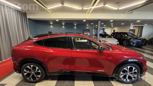 Sarkans Ford Mustang 2021 Rīga, ar dzinēja tilpumu 0.00 L un nobraukumu 53 tūkst. km par 30990 €, foto 4 vietnē AUTOMOTO.COM.LV
