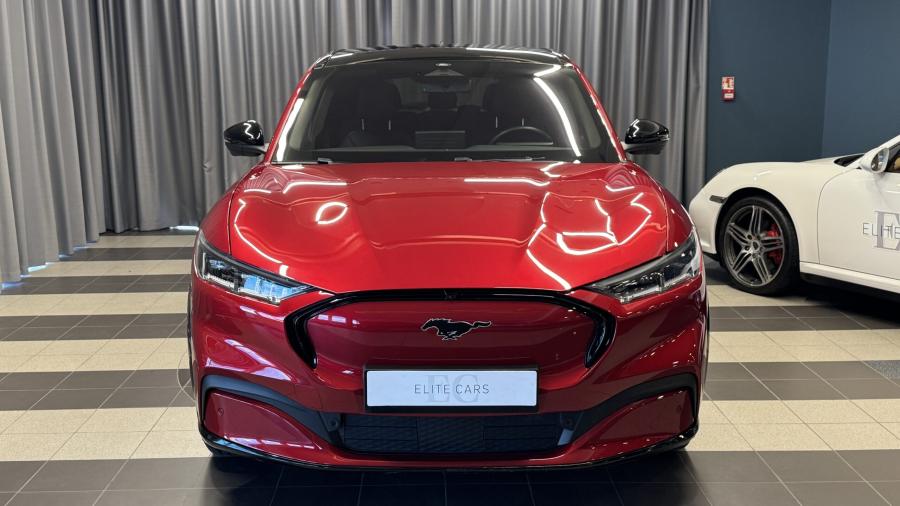 Sarkans Ford Mustang 2021 Rīga, ar dzinēja tilpumu 0.00 L un nobraukumu 53 tūkst. km par 30990 €, foto 1 vietnē AUTOMOTO.COM.LV
