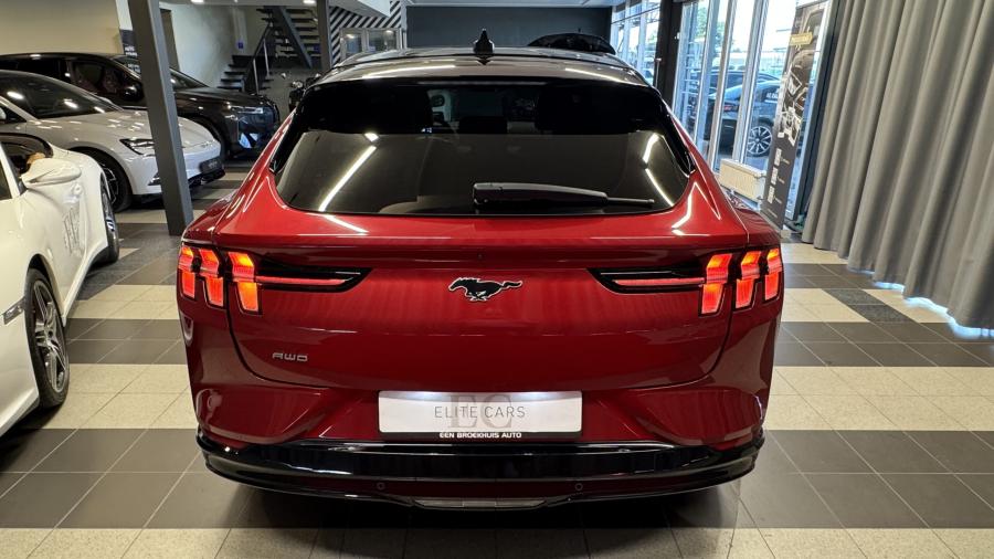 Sarkans Ford Mustang 2021 Rīga, ar dzinēja tilpumu 0.00 L un nobraukumu 53 tūkst. km par 30990 €, foto 9 vietnē AUTOMOTO.COM.LV