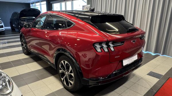 Красный Форд Мустанг 2021 в Марупе, объемом двигателя 0.00 л и пробегом 53 тыс. км за 30990 €, фото 2 на AUTOMOTO.COM.LV