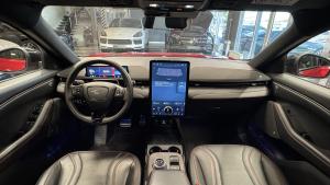 Sarkans Ford Mustang 2021 Mārupe, ar dzinēja tilpumu 0.00 L un nobraukumu 53 tūkst. km par 30990 €, foto 8 vietnē AUTOMOTO.COM.LV