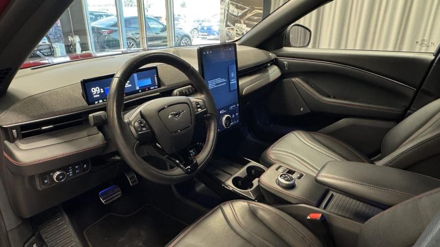 Sarkans Ford Mustang 2021 Mārupe, ar dzinēja tilpumu 0.00 L un nobraukumu 53 tūkst. km par 30990 €, foto 9 vietnē AUTOMOTO.COM.LV
