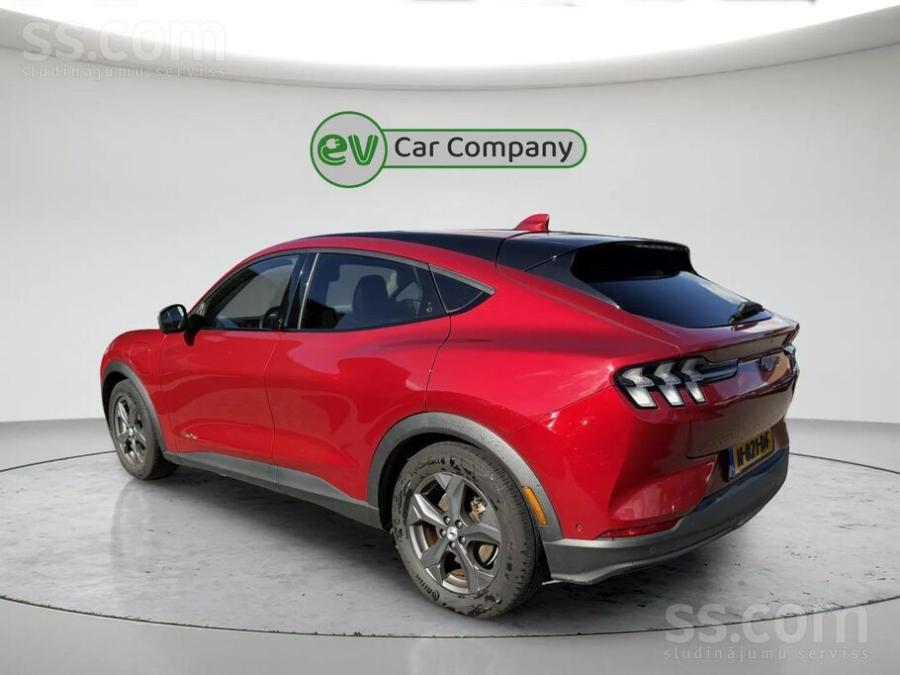 Sarkans Ford Mustang 2021 Limbaži, ar dzinēja tilpumu 5.00 L un nobraukumu 124 tūkst. km par 24945 €, foto 4 vietnē AUTOMOTO.COM.LV