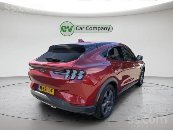 Sarkans Ford Mustang 2021 Limbaži, ar dzinēja tilpumu 5.00 L un nobraukumu 124 tūkst. km par 24945 €, foto 5 vietnē AUTOMOTO.COM.LV