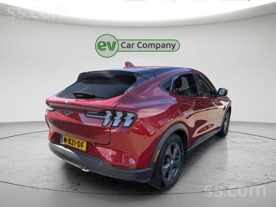 Sarkans Ford Mustang 2021 Limbaži, ar dzinēja tilpumu 5.00 L un nobraukumu 124 tūkst. km par 24945 €, foto 5 vietnē AUTOMOTO.COM.LV