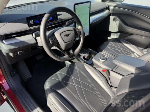 Sarkans Ford Mustang 2021 Limbaži, ar dzinēja tilpumu 5.00 L un nobraukumu 124 tūkst. km par 24945 €, foto 6 vietnē AUTOMOTO.COM.LV