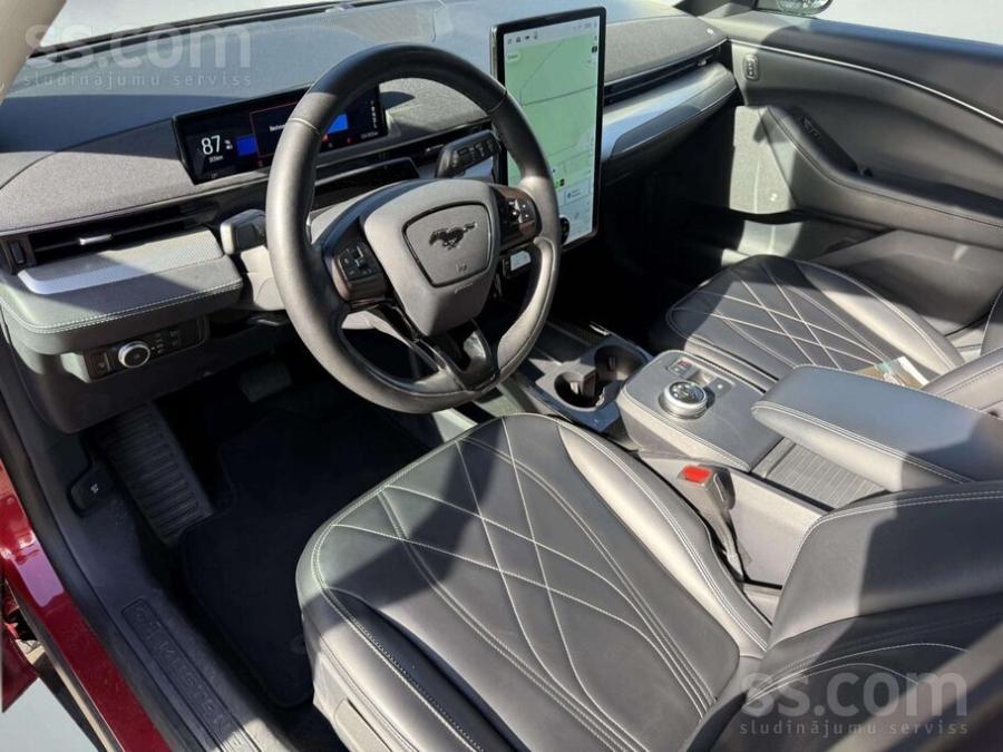 Sarkans Ford Mustang 2021 Limbaži, ar dzinēja tilpumu 5.00 L un nobraukumu 124 tūkst. km par 24945 €, foto 6 vietnē AUTOMOTO.COM.LV