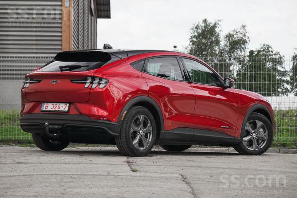 Sarkans Ford Mustang 2023 Rīga, ar dzinēja tilpumu 0.00 L un nobraukumu 99 tūkst. km par 32990 €, foto 4 vietnē AUTOMOTO.COM.LV