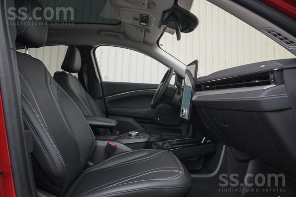 Sarkans Ford Mustang 2023 Rīga, ar dzinēja tilpumu 0.00 L un nobraukumu 99 tūkst. km par 32990 €, foto 6 vietnē AUTOMOTO.COM.LV