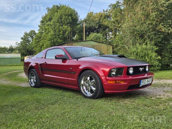 Sarkans Ford Mustang 2009 Dobele, ar dzinēja tilpumu 4.60 L un nobraukumu 134 tūkst. km par 17200 €, foto 1 vietnē AUTOMOTO.COM.LV