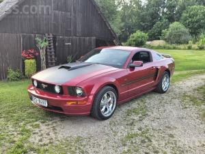 Sarkans Ford Mustang 2009 Dobele, ar dzinēja tilpumu 4.60 L un nobraukumu 134 tūkst. km par 17200 €, foto 3 vietnē AUTOMOTO.COM.LV