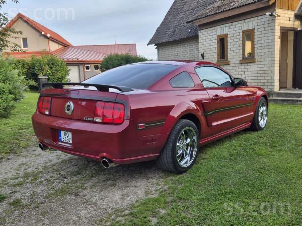 Sarkans Ford Mustang 2009 Dobele, ar dzinēja tilpumu 4.60 L un nobraukumu 134 tūkst. km par 17200 €, foto 3 vietnē AUTOMOTO.COM.LV