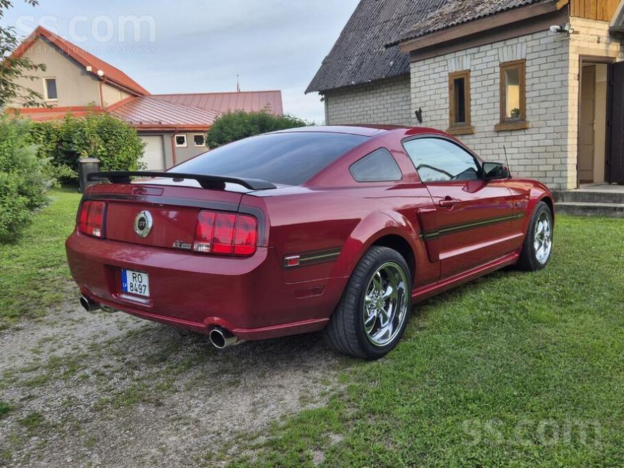 Sarkans Ford Mustang 2009 Dobele, ar dzinēja tilpumu 4.60 L un nobraukumu 134 tūkst. km par 17200 €, foto 4 vietnē AUTOMOTO.COM.LV