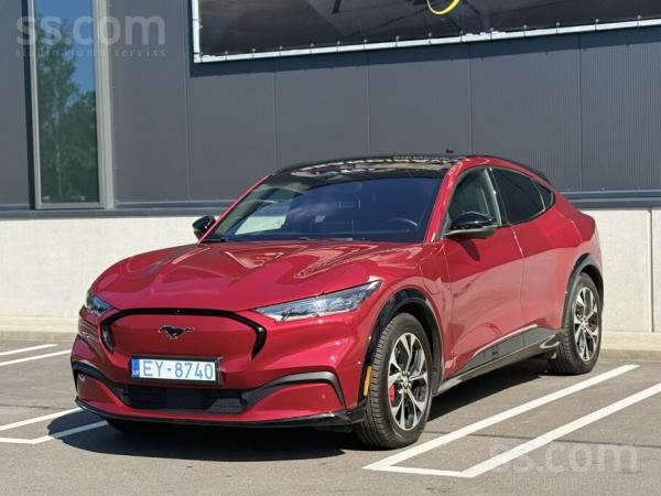 Красный Форд Мустанг 2021 в Рига, объемом двигателя 0.00 л и пробегом 52 тыс. км за 26900 €, фото 3 на AUTOMOTO.COM.LV