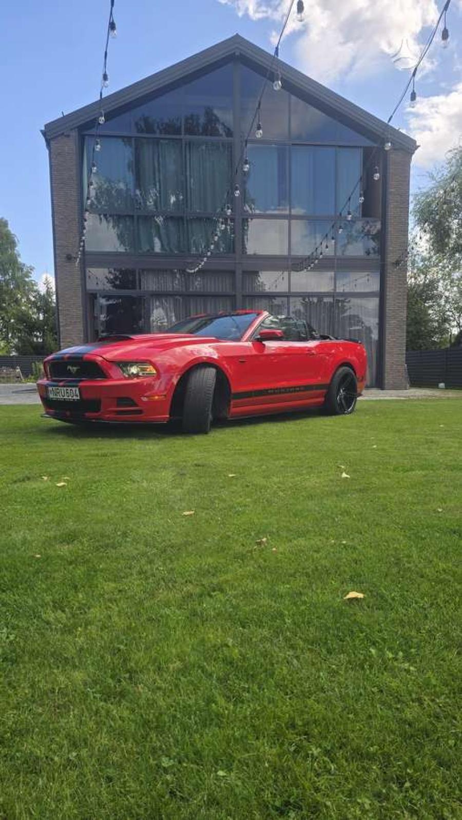 Sarkans Ford Mustang 2013 Viļņa, ar dzinēja tilpumu 3.70 L un nobraukumu 88 tūkst. km par 18500 €, foto 1 vietnē AUTOMOTO.COM.LV