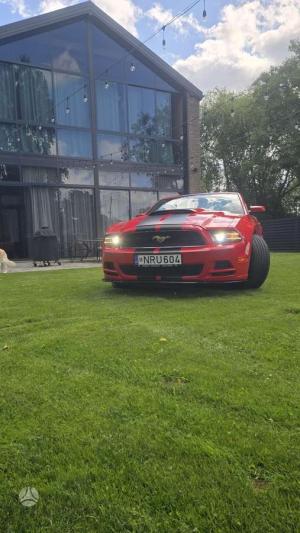 Sarkans Ford Mustang 2013 Viļņa, ar dzinēja tilpumu 3.70 L un nobraukumu 88 tūkst. km par 18500 €, foto 3 vietnē AUTOMOTO.COM.LV