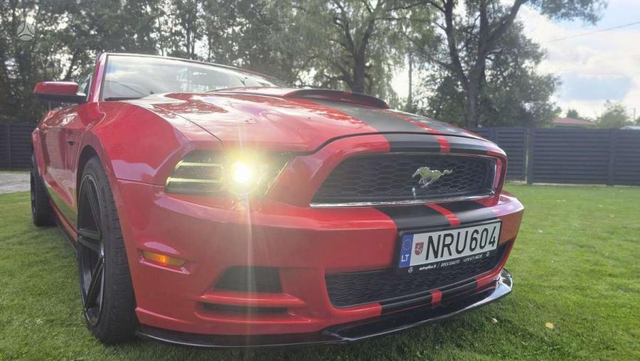 Sarkans Ford Mustang 2013 Viļņa, ar dzinēja tilpumu 3.70 L un nobraukumu 88 tūkst. km par 18500 €, foto 5 vietnē AUTOMOTO.COM.LV