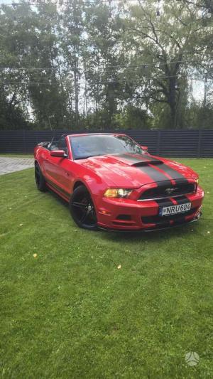 Sarkans Ford Mustang 2013 Viļņa, ar dzinēja tilpumu 3.70 L un nobraukumu 88 tūkst. km par 18500 €, foto 6 vietnē AUTOMOTO.COM.LV