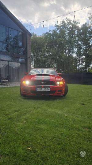 Sarkans Ford Mustang 2013 Viļņa, ar dzinēja tilpumu 3.70 L un nobraukumu 88 tūkst. km par 18500 €, foto 7 vietnē AUTOMOTO.COM.LV