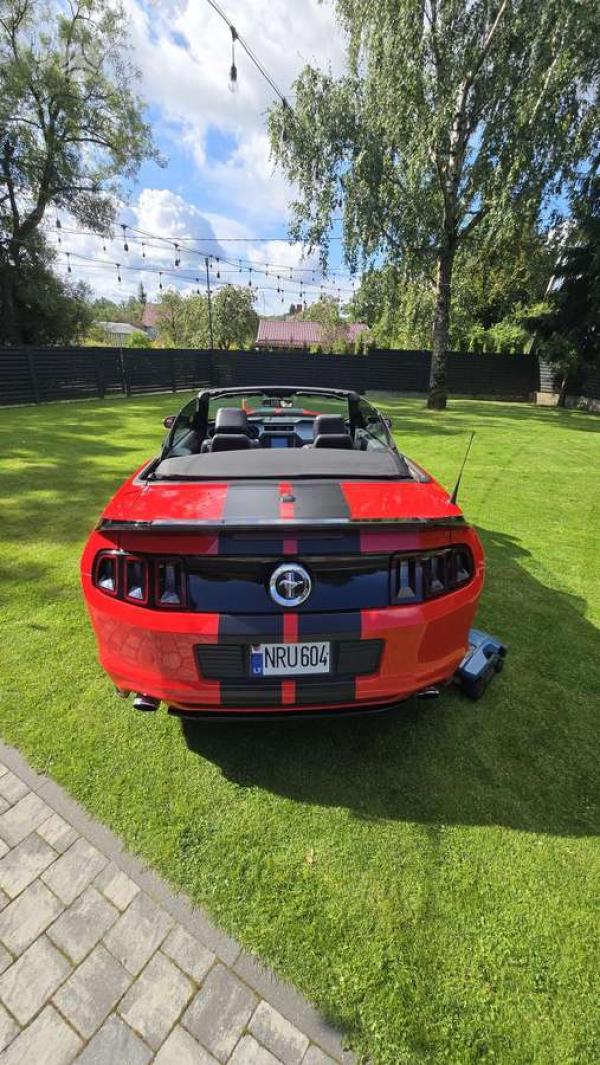 Red Ford Mustang 2013 in Vilnius, with an engine capacity of 3.70 L and mileage of 88 thousand km for 18500 €, photo 8 on AUTOMOTO.COM.LV