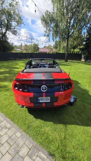 Sarkans Ford Mustang 2013 Viļņa, ar dzinēja tilpumu 3.70 L un nobraukumu 88 tūkst. km par 18500 €, foto 9 vietnē AUTOMOTO.COM.LV