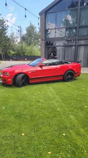 Sarkans Ford Mustang 2013 Viļņa, ar dzinēja tilpumu 3.70 L un nobraukumu 88 tūkst. km par 18500 €, foto 13 vietnē AUTOMOTO.COM.LV