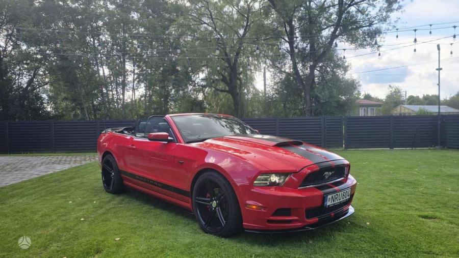 Sarkans Ford Mustang 2013 Viļņa, ar dzinēja tilpumu 3.70 L un nobraukumu 88 tūkst. km par 18500 €, foto 16 vietnē AUTOMOTO.COM.LV