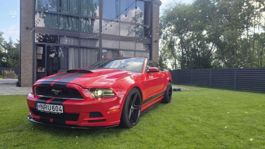 Sarkans Ford Mustang 2013 Viļņa, ar dzinēja tilpumu 3.70 L un nobraukumu 88 tūkst. km par 18500 €, foto 17 vietnē AUTOMOTO.COM.LV