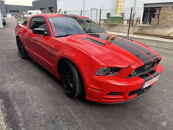Sarkans Ford Mustang 2014 Kauņa, ar dzinēja tilpumu 5.00 L un nobraukumu 94 tūkst. km par 18500 €, foto 3 vietnē AUTOMOTO.COM.LV