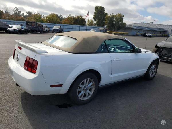 White Ford Mustang 2006 in Klaipeda, with an engine capacity of 4.00 L and mileage of 158 thousand km for 6800 €, photo 3 on AUTOMOTO.COM.LV