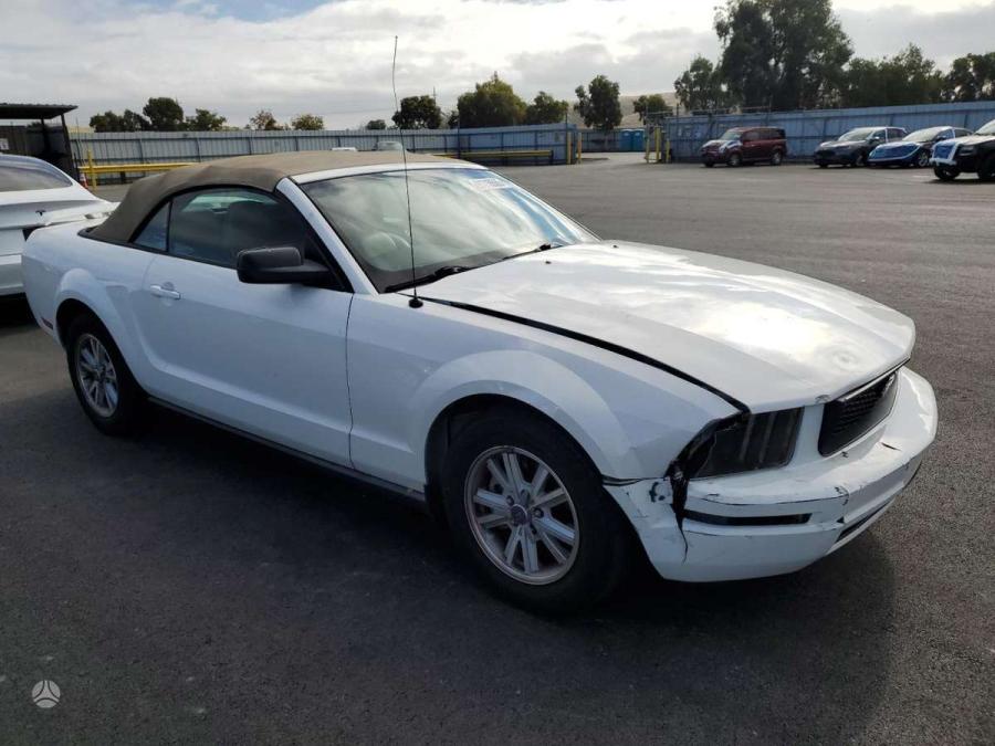 Balts Ford Mustang 2006 Klaipėda, ar dzinēja tilpumu 4.00 L un nobraukumu 158 tūkst. km par 6800 €, foto 4 vietnē AUTOMOTO.COM.LV
