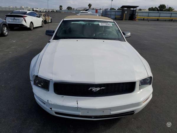 White Ford Mustang 2006 in Klaipeda, with an engine capacity of 4.00 L and mileage of 158 thousand km for 6800 €, photo 5 on AUTOMOTO.COM.LV