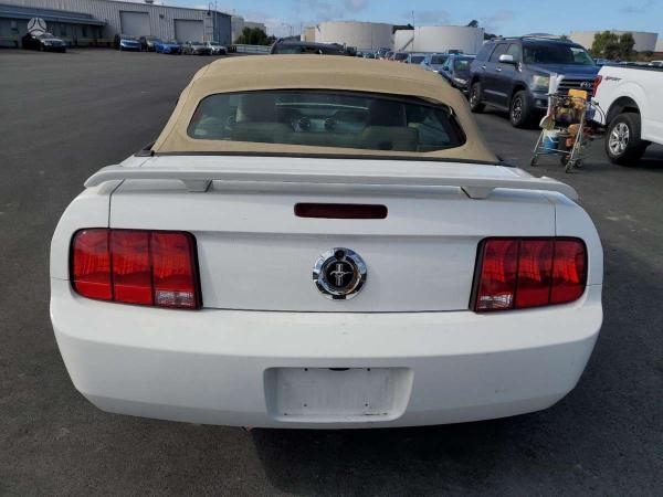 White Ford Mustang 2006 in Klaipeda, with an engine capacity of 4.00 L and mileage of 158 thousand km for 6800 €, photo 6 on AUTOMOTO.COM.LV