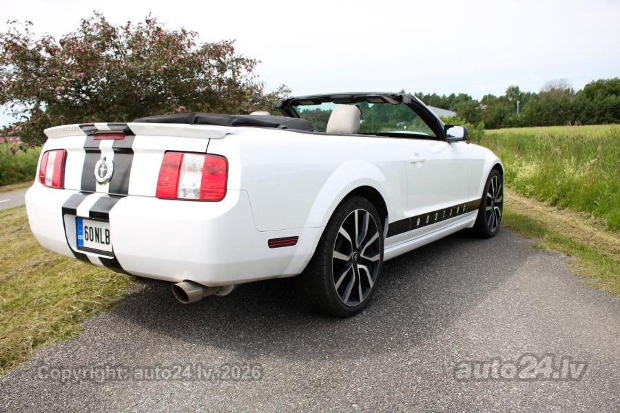 White Ford Mustang 2006 in Tallinn, with an engine capacity of 4.00 L and mileage of 0 thousand km for 3000 €, photo 5 on AUTOMOTO.COM.LV