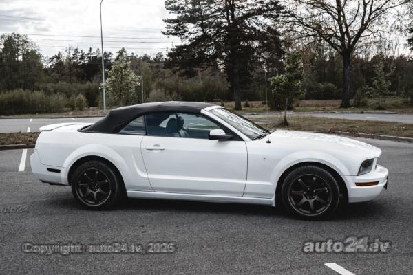 White Ford Mustang 2007 in Tallinn, with an engine capacity of 4.00 L and mileage of 180 thousand km for 8500 €, photo 8 on AUTOMOTO.COM.LV