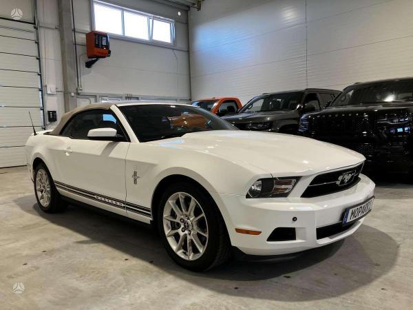 Balts Ford Mustang 2011 Klaipėda, ar dzinēja tilpumu 3.73 L un nobraukumu 71 tūkst. km par 16456 €, foto 2 vietnē AUTOMOTO.COM.LV