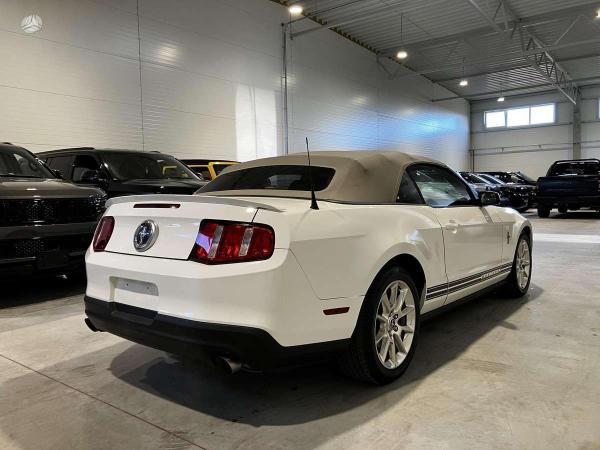 Balts Ford Mustang 2011 Klaipėda, ar dzinēja tilpumu 3.73 L un nobraukumu 71 tūkst. km par 16456 €, foto 3 vietnē AUTOMOTO.COM.LV